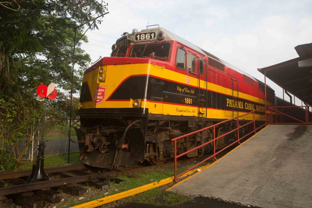 El ferrocarril transoceánico: un paseo a través del Istmo de Panamá ...